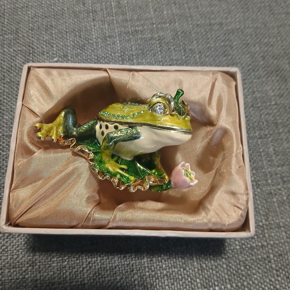 Source Unknown | Fish | Frog Sitting On Leaf Bejeweled Trinket Box New ...